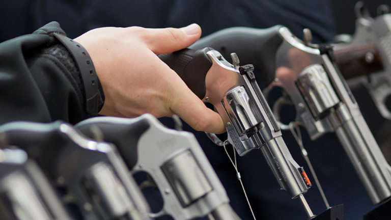 Waffen: Die Hälfte aller Waffen in den USA besitzen drei Prozent · Dlf Nova