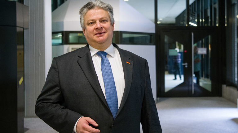 Thomas Seitz: AfD-Abgeordneter und Staatsanwalt soll Beamtenstatus ...