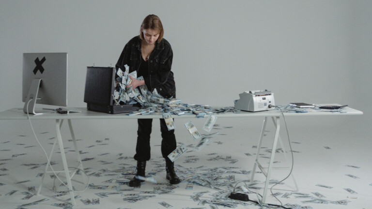 Geiz oder Gönnen: Woher unsere Beziehung zu Geld kommt · Dlf Nova