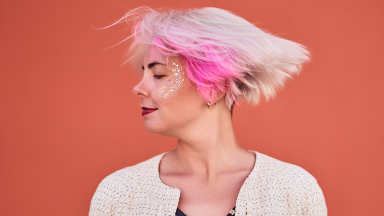 Braids, Bunt, Buzzcut: Was unsere Haare mit uns machen · Dlf Nova