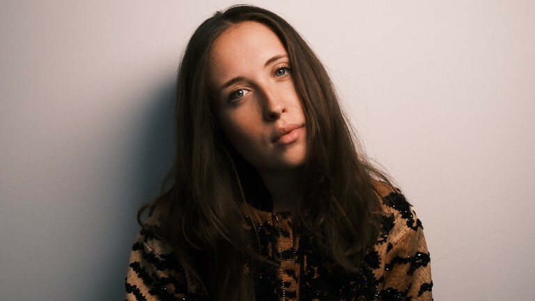 Alice Merton: Ein Leben auf Wanderschaft · Dlf Nova