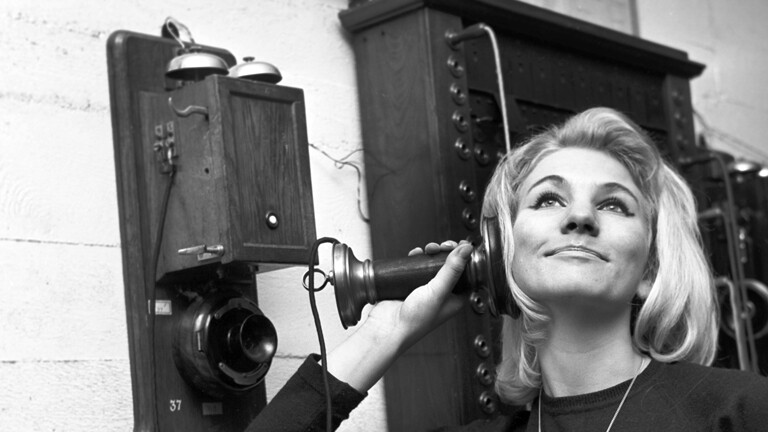 Zeitmaschine: Stichtag 10. Maerz Alexander Bell erfindet das Telefon ...