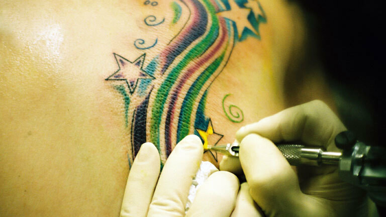 Gesundheit: Wie sicher sind Tattoos fürs Immunsystem? · Dlf Nova