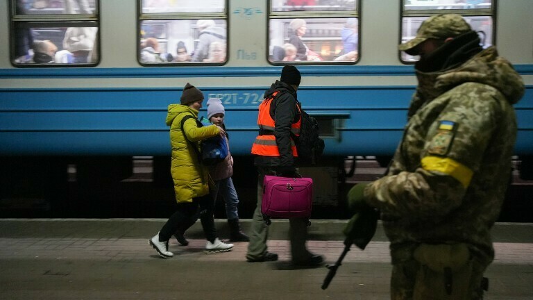 Krieg gegen die Ukraine: Journalistin Rebecca Barth über das Leben in ...