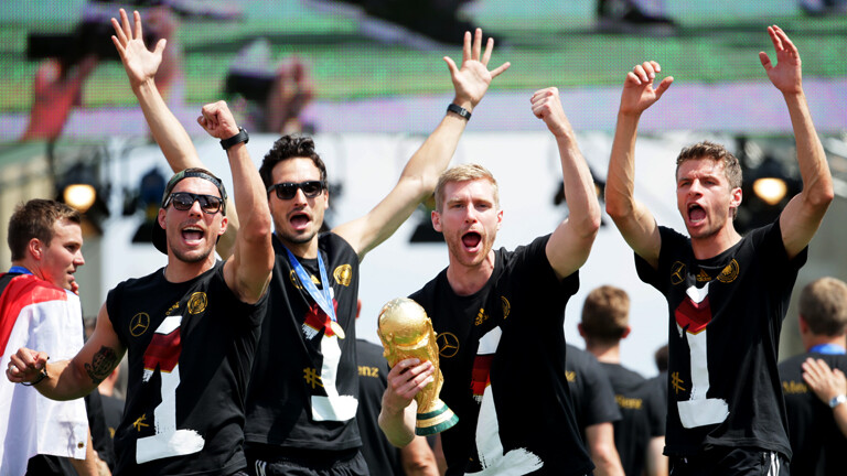 Was eine Mannschaft zusammenhält · Dlf Nova