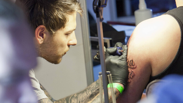 Partner-Tattoos: Welche Tätowierung ist ratsam · Dlf Nova