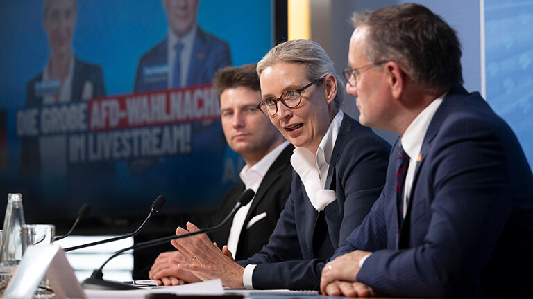 Eine Stunde History live zu AfD und Co.: "Vorwärts wir marschieren zurück!" · Dlf Nova