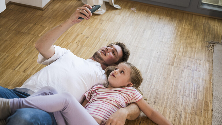 Kognitive Entwicklung: Handy-Eltern haben negative Folgen für Kinder ...