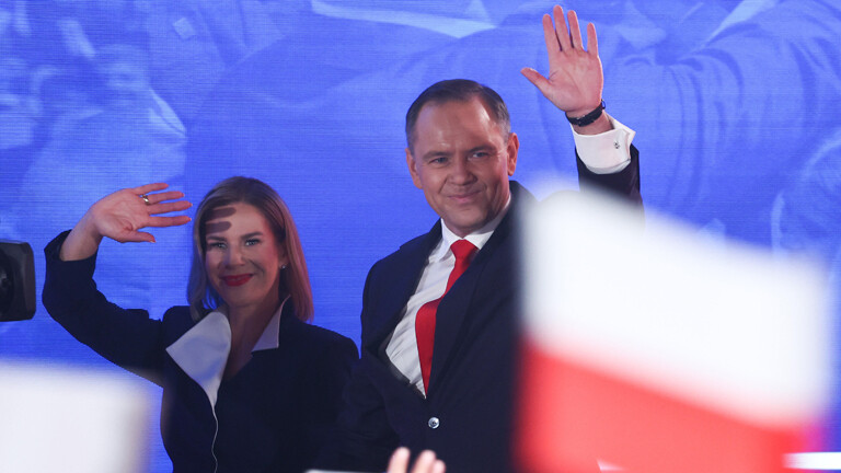 Stichwahl in Polen: Rechtskonservativer Nawrocki laut Medien vorn · Dlf Nova