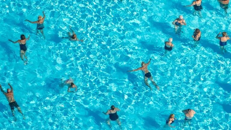 Lange im Wasser: Finger schrumpeln immer nach gleichem Muster · Dlf Nova