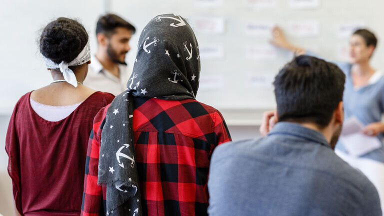 Buch: Die Erfindung der deutschen Grammatik von Rasha Abbas · Dlf Nova