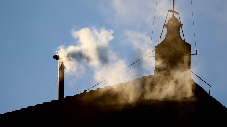 Papstwahl: Seit wann die Katholische Kirche mit Rauchzeichen ...