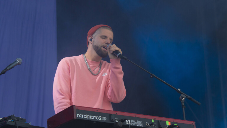 Sänger Tua über Song "Frühling": "Auf der einen Seite ist es schön. Auf ...